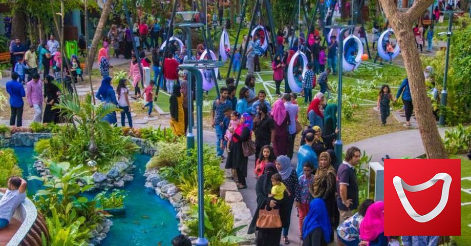 Rasrani Bageecha gai hadhaa Winter Park aai cafe' area hingaane ...